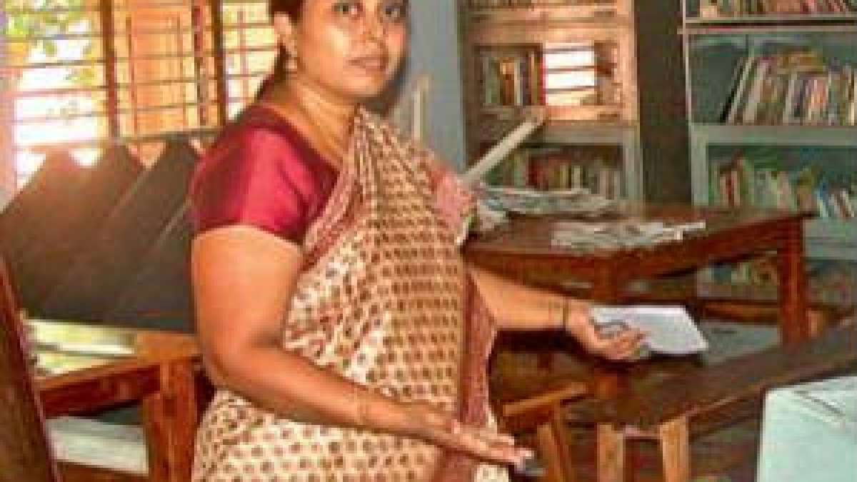 அச்சுதானந்தனுடன் உதயக்குமாரின் மனைவி மீரா திடீர் சந்திப்பு | Udayakumar ...