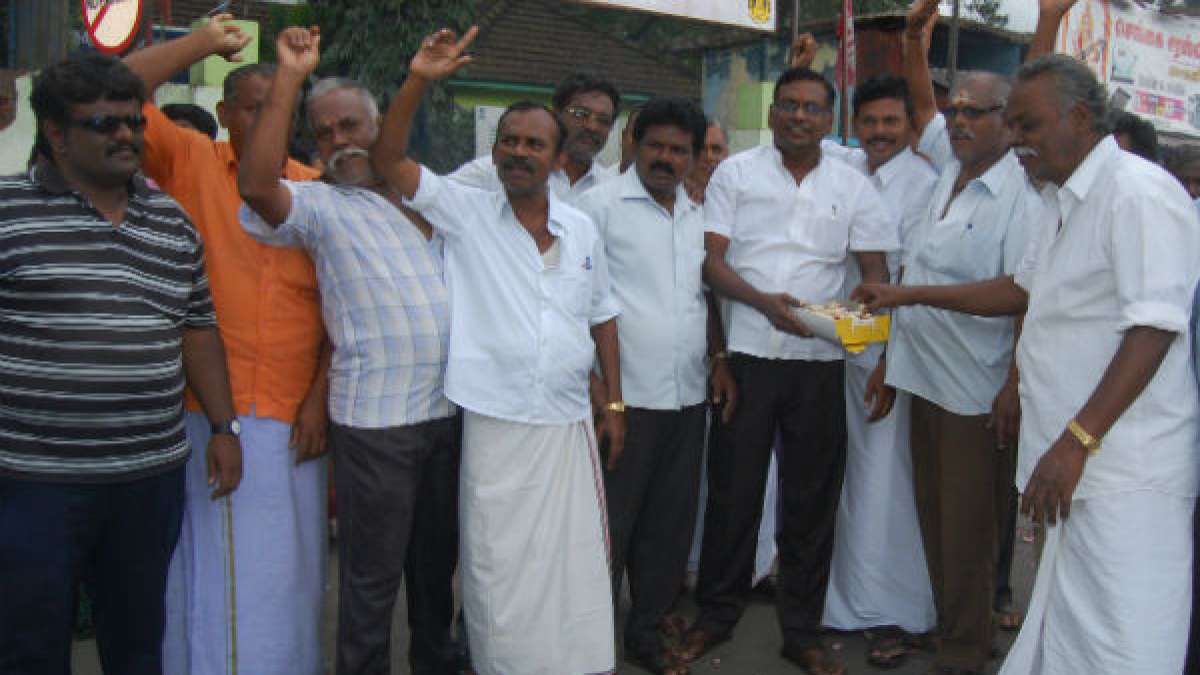 அதிமுகவினரின் தீபாவளிக் கொண்டாட்டம் இன்றே தொடங்கியது! | ADMK cadres ...