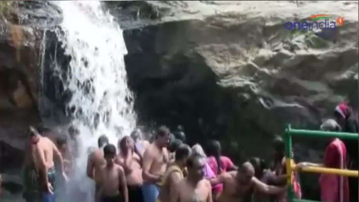 பொங்கி வழியும் கும்பகரை அருவி... பொதுமக்கள் குஷி - வீடியோ | In Theni ...