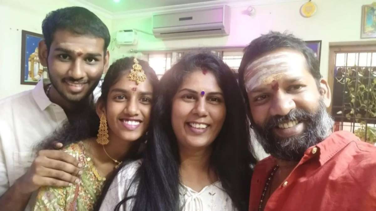 மகிழ்ச்சியோடு முதல் முறையாக குடும்ப புகைப்படத்தை வெளியிட்ட பாபா பாஸ்கர் ...