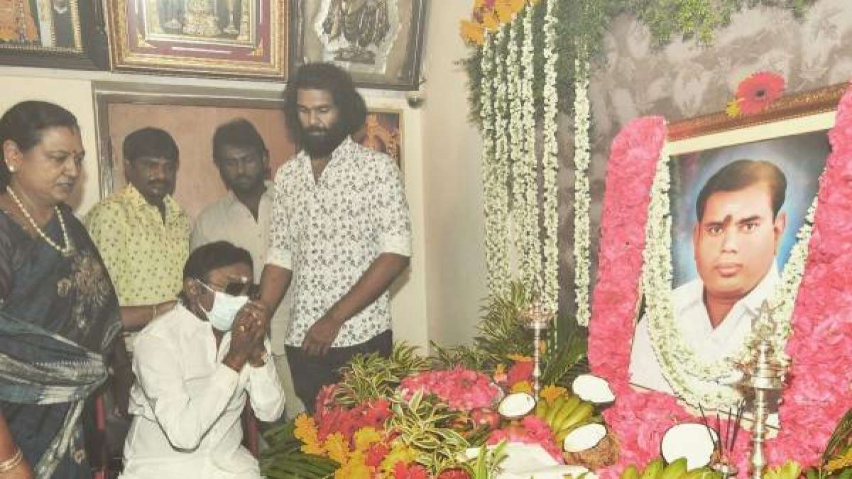 தந்தை அழகர்சாமியின் 100வது பிறந்தநாள்.. கைகளை கூப்பி உருகிய விஜயகாந்த் ...