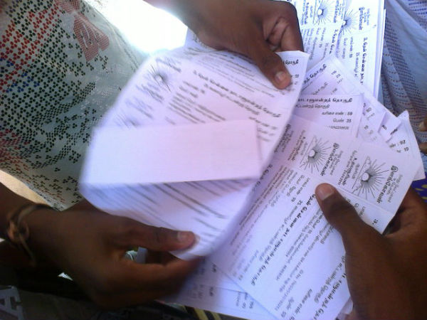 திண்டுக்கல்: தேங்கிக் கிடக்கும் “பூத் சிலிப்”கள் - உதவி மையம் மூலம் ...