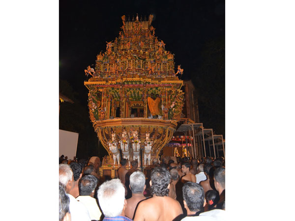 யாழ். இணுவில் முருகன் கோவில் தைப்பூச திருவிழா – தேர் இழுத்து பக்தர்கள் ...