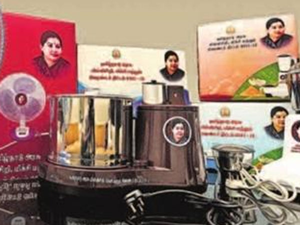 பல மாதமாக வழங்காததால் இலவச பொருட்கள் சேதம்... பொதுமக்கள் புலம்பல் ...