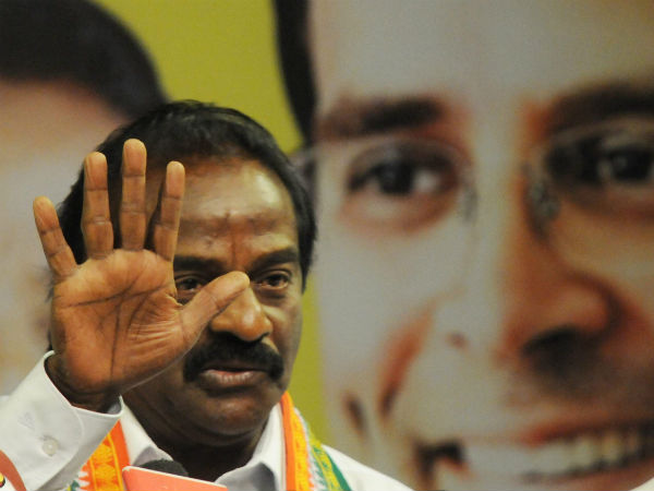 H Vasantha Kumar: வீல் சேரில் அமர்ந்து.. அப்படியே ரவுண்டடித்து சிரித்த ...