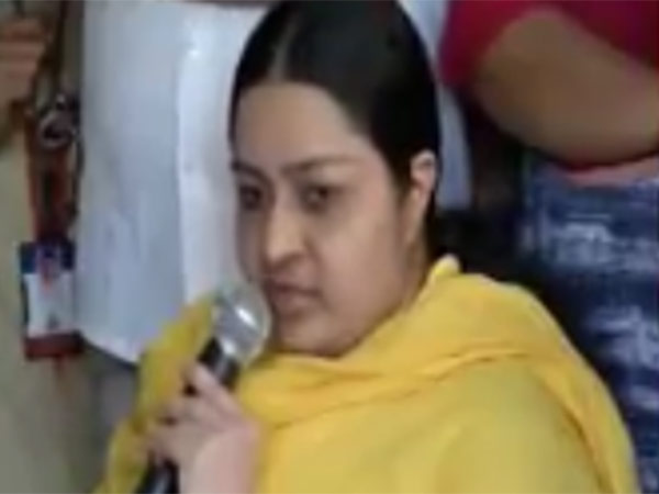 பன்னீர்செல்வத்துக்கு தீபா கொடுத்த திடீர் டிமிக்கி.. காரணம் என்ன? | Why ...