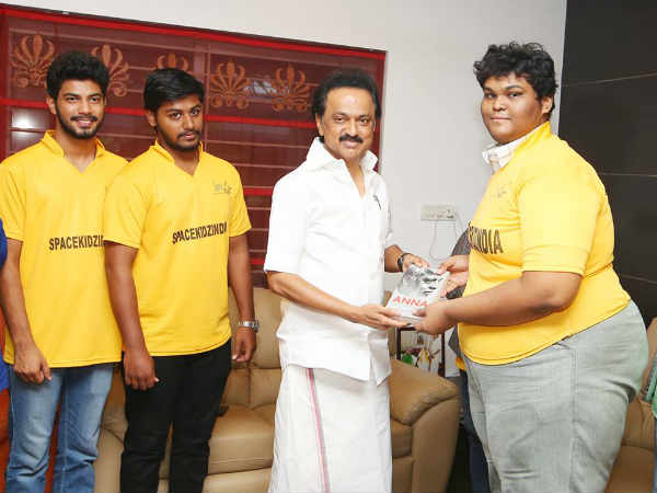 கலாம்சாட்.. உலகின் மிகச் சிறிய செயற்கைகோளை தயாரித்து அசத்திய மாணவர்கள் ...