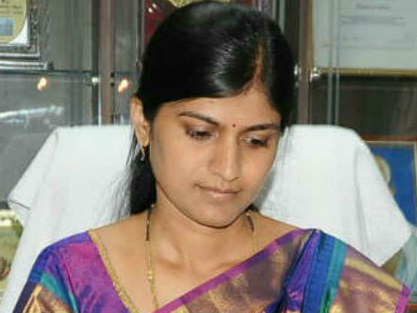 இப்படி ஒரு கலெக்டர் நெல்லைக்குக் கிடைத்திருந்தால் 4 உசிரு போயிருக்காதே ...