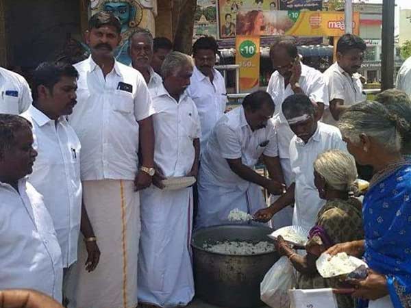 சிறப்பு பூஜை; அன்னதானம்; கூட்டு வழிபாடு - காடுவெட்டி குருவுக்காக ...