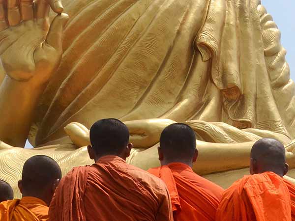 தொடர்ந்து 64 நாட்கள் வேலை... கோவில் நிர்வாகத்திற்கு எதிராக ரூ. 50 ...