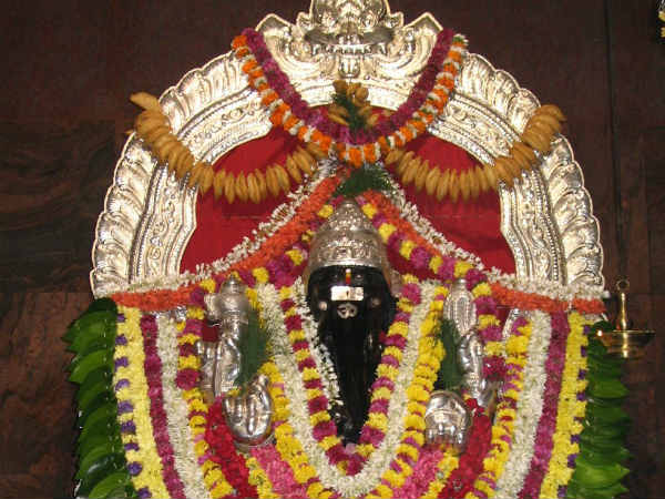 விநாயகர் சதுர்த்தி 2018: பிள்ளையாருக்கு அருகம்புல் சாற்றி சிதறுகாய் ...