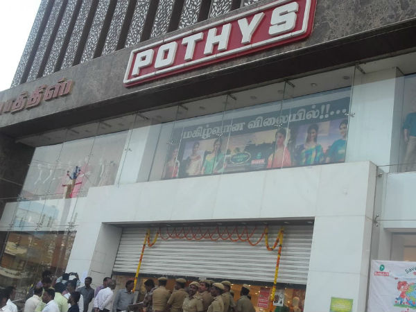 விதிமீறல் புகார்... மூடப்பட்டது போத்தீஸ் ஜவுளிக்கடை.. அதிகாரிகளுக்கு ...