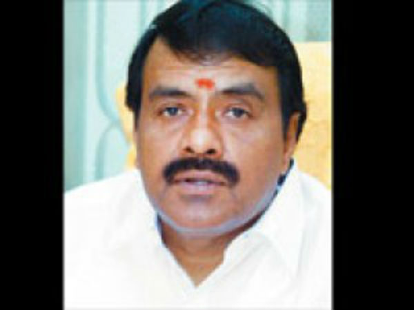 லெப்ட்ல போயாச்சு.. ரைட்ல திரும்பியாச்சு.. பேசாம யுடர்ன் போட்ரலாம் ...