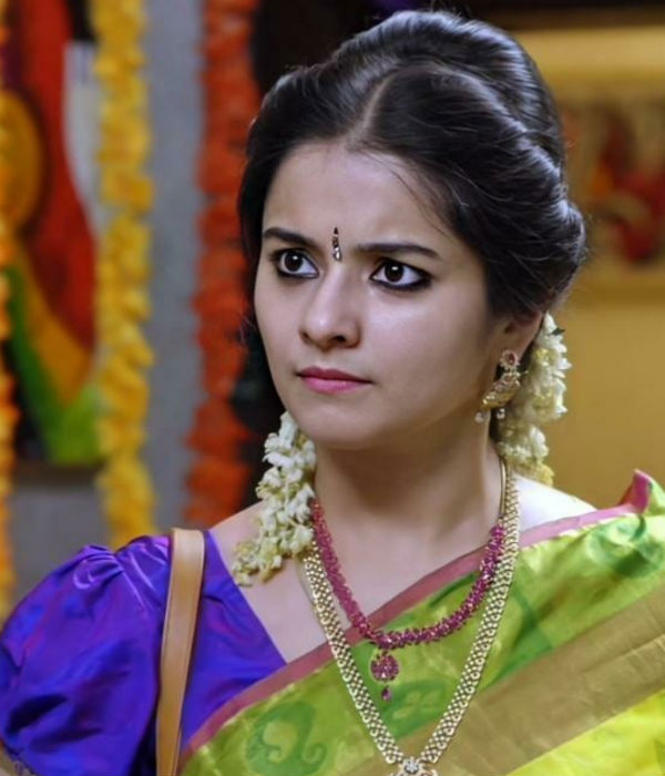 அப்ப அம்மாஞ்சி.. இப்ப வளர்மதி.. ஹரிபிரியாவுக்கு சூப்பர் வளர்ச்சி ...