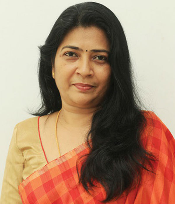 நிலத்தில் நின்று கொண்டு நீந்த வேண்டும் என நினைப்பது தவறு... சுமதி ...