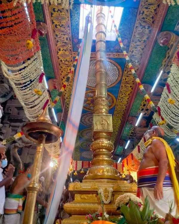 ஆடிப்பூரம்: ஸ்ரீரங்கம் பெருமாள் கொடுத்த பட்டு வஸ்திரம் அணிந்து ...