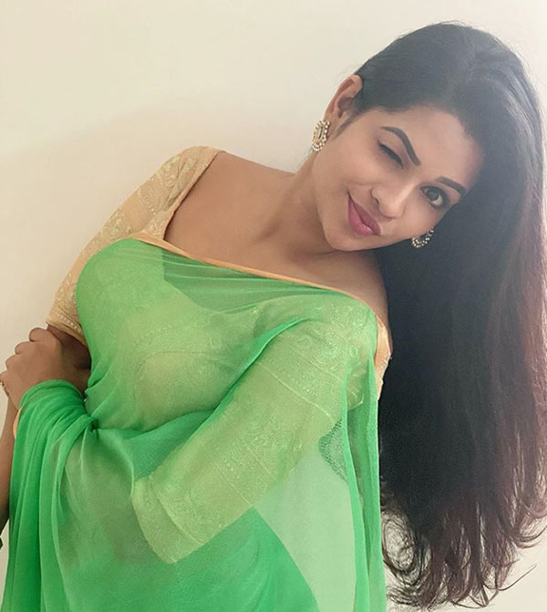 புடவை விலகுவதை கூட கவனிக்காமல் குத்தாட்டம்.. அசத்திய லீசா.. ஓடி வந்த ...