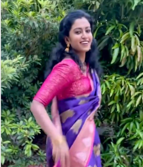 என்ன ஒரு குலுக்கு?என்ன ஒரு தழுக்கு?நம்ம ரோஷ்னியா இது! | Roshni ...