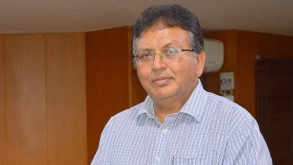 கனடாவில் இருந்து வருகிறார் அந்த மாஜி அதிகாரி... விரைவில் முதல்வர் மு.க ...