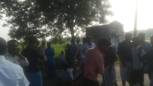 திருப்பனந்தாள் அருகே வி.சி.க. கட்சி கொடி கம்பத்தை வெட்டி வாய்க்காலில் ...