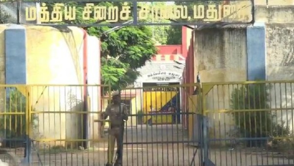 மதுரை மத்திய சிறையில் கைதிகள் மோதல்...பிளேடால் கீறியதால் காயம் - கற்களை ...