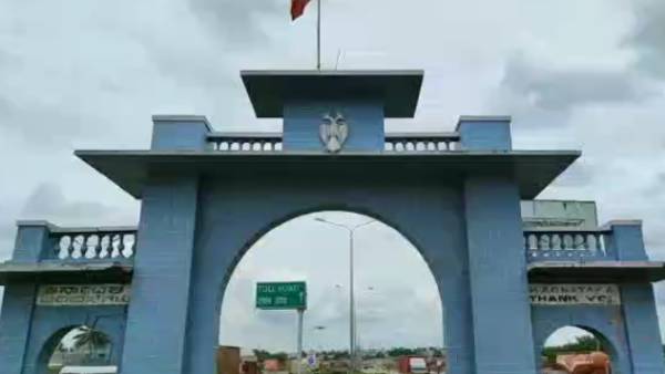 தமிழக-கர்நாடக ஒசூர் எல்லையில் குவிந்த அதிகாரிகள்! தீவிர வாகன சோதனை ...