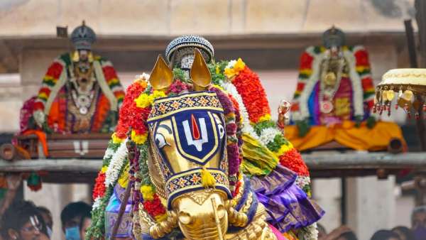 ஸ்ரீரங்கம் வைகுண்ட ஏகாதசி : நம்மாழ்வாருக்கு மோட்சம் அளித்த நம்பெருமாள் ...