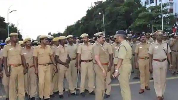 "சார் உங்க ஆசிர்வாதம் வேணும்".. அமைச்சர் கையை பிடித்த ஆவடி கமிஷ்னர் ...