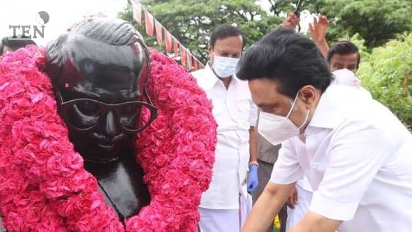 தொலை நோக்கு பார்வை கொண்ட மேதை அண்ணா...இந்தியா முழுமைக்கும் வழிகாட்டி ...