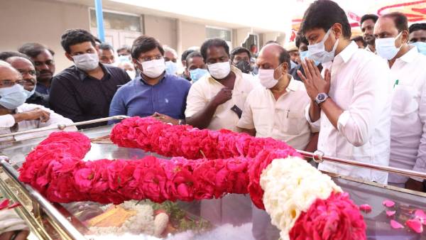 அம்மாவை இழந்து தவிக்கும் அமைச்சர் தாமோ அன்பரசன்! துக்கத்திற்கு ...