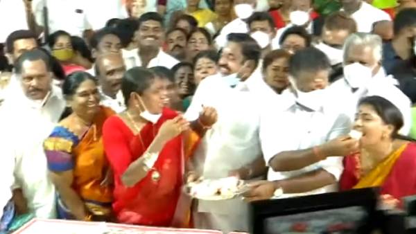 எடப்பாடியார் கேக் எடுத்து வளர்மதி அக்காவுக்கு ஊட்ட.. கோகுல ...