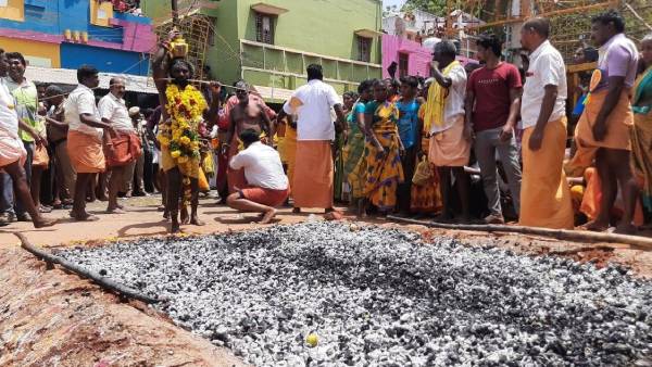 கம்பம் கே.கே.பட்டி கருமாரியம்மன் திருவிழா...20 அடி நீள அலகு குத்தி ...