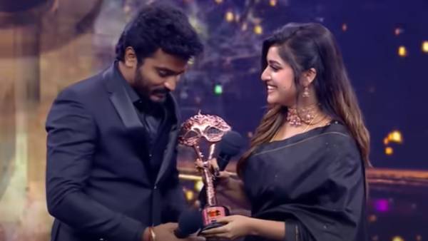 ராஜா ராணி 2.. சிறந்த மகன் விருது பெற்ற "சரவணன்".. விருதை யார் கொடுத்தது ...