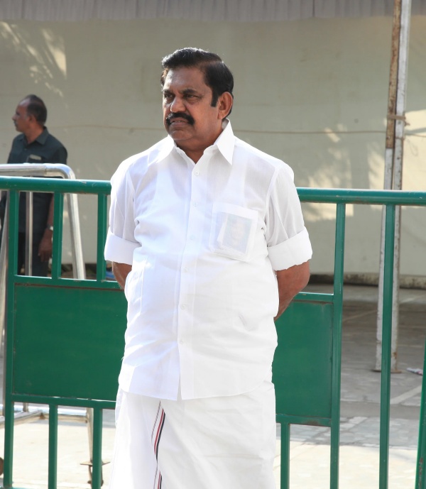 எடப்பாடி பழனிசாமிக்கு 4 பி.எஸ்.ஓ.க்கள்! பாதுகாப்பு அதிகரிப்பு! கிட்ட ...