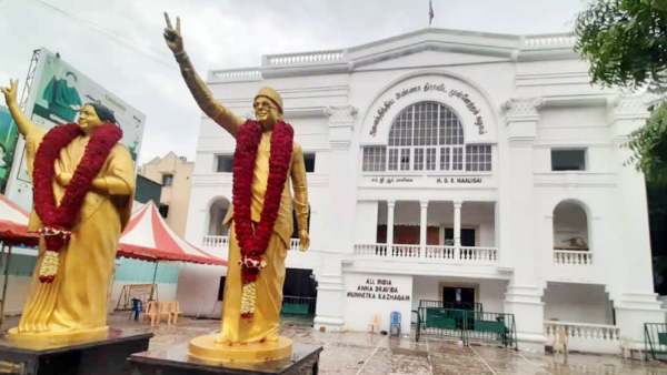 தடை நீங்கினாலும்.. நிர்வாகிகளுக்கு அனுமதி இல்லை.. அதிமுக தலைமை ...