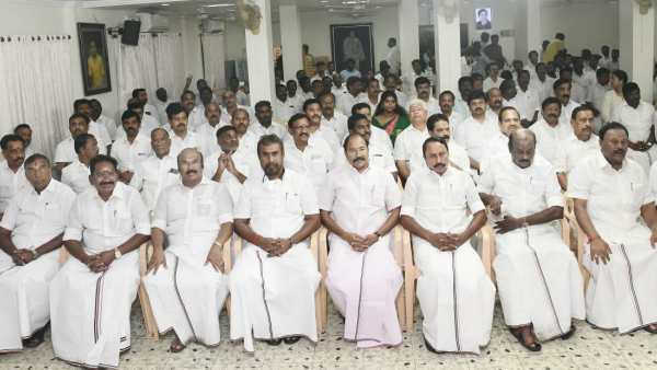 இந்த ஃபோட்டோவை பாருங்க! "ஒற்றை" தலைமையாக உருவெடுத்த எடப்பாடி.. அத்தனை ...