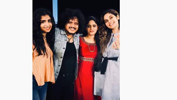 குக் வித் கோமாளி டீமுடன் பிறந்தநாள் கொண்டாடிய ஸ்ருத்திகா.. கேக்கில் ...