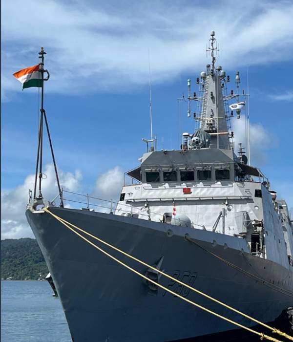 அடிமைத்தனத்தின் அடையாளத்தை அகற்றி கடற்படைக்கு புதிய கொடி- ஐஎன்எஸ் ...