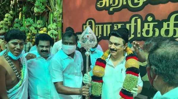 வேல் யாத்திரை நடத்தியபோது வேல் தூக்கினாரே ஸ்டாலின்.. ஏன் இப்போ வாழ்த்து ...