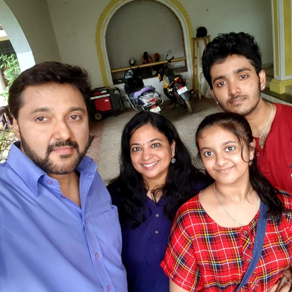 பிரபல நடிகர் மனைவி மரணம்? சக நடிகர் போஸ்டால் பரபரப்பு.. அட இவருக்கா ...