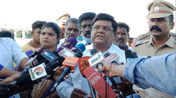 "விரக்தி.." அதிமுகவை உடைத்ததே ஜெயக்குமார் தான்.. ஐட்ரீம் மூர்த்தி பரபர ...