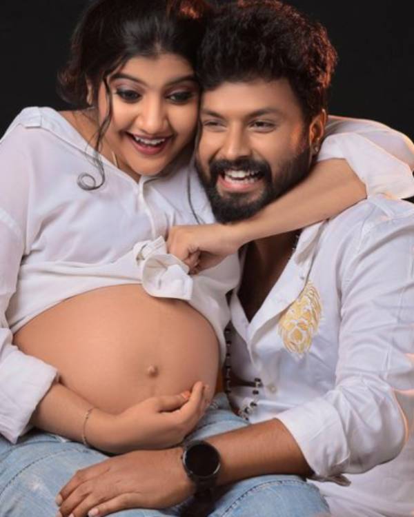 பிறந்தநாளில் கர்ப்பமாக இருக்கும் செய்தியை கூறிய கயல் சீரியல் நடிகை ...