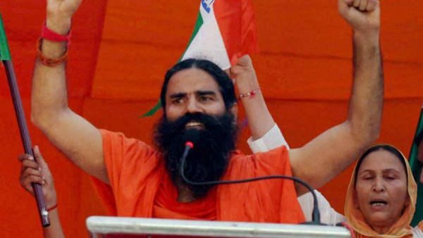 ஆசையில்லா சாமியாராம்.. ஆடையில்லா பெண்கள் அழகாம்! வாயை விட்டு வாங்கிக் ...