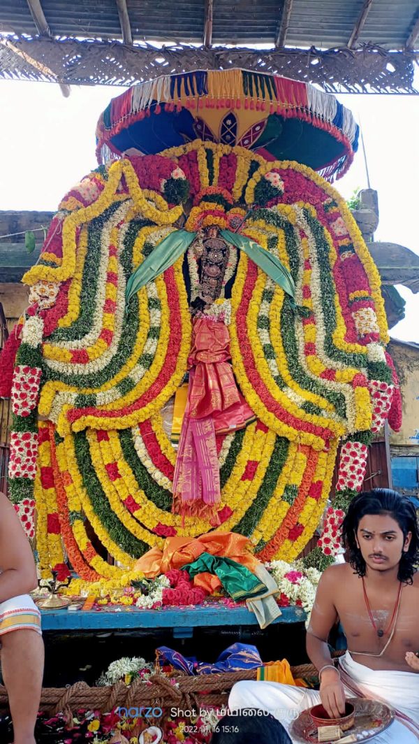 புண்ணிய நதிகள் நீராடும் காவிரி துலா கட்டம்..காவிரி கடை முழுக்கு ...