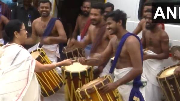 இல.கணேசன் வீட்டில் விசேஷம்.. களைகட்டிய சதாபிஷேகம்.. செண்டை மேளம் அடித்த ...