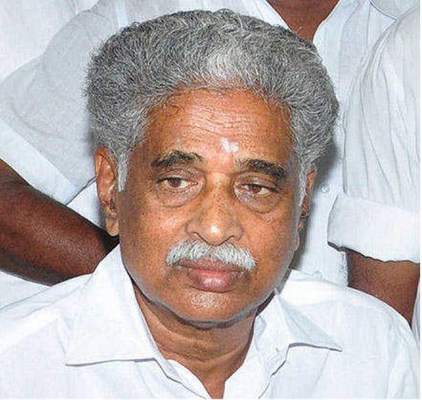 நீங்க தாக்கினீர்களாமே.. புகார் வந்திருக்கு.. பஞ்சாயத்துக்கு வாங்க ...