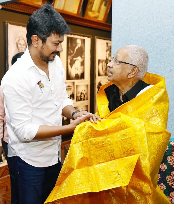 அப்பா.. தாத்தாவை மிஞ்சிடீங்க! கட்சிப் பணிகளில் ஹைஸ்பீடு! உதயநிதி ...
