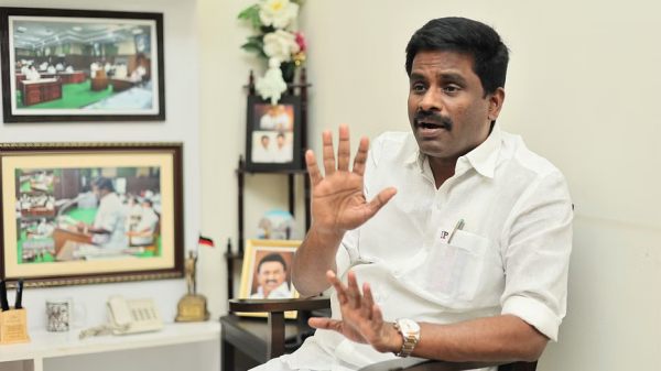 துர்கா ஸ்டாலின் காலில் விழுந்து வணங்கியது ஏன்..? திமுக எம்எல்ஏ ...