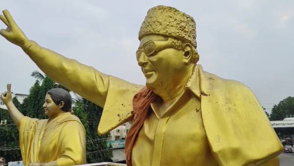 அடுத்தடுத்து அவமதிக்கப்படும் எம்ஜிஆர் சிலைகள்! நேற்று சாணி.. இன்று காவி ...