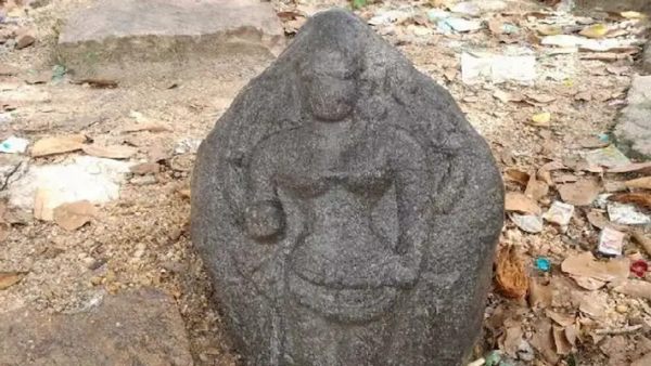 கரண்ட மகுடம், காதுகளில் குண்டலங்கள்..சதுர்புஜ துர்க்கை..மதுரையில் 1200 ...